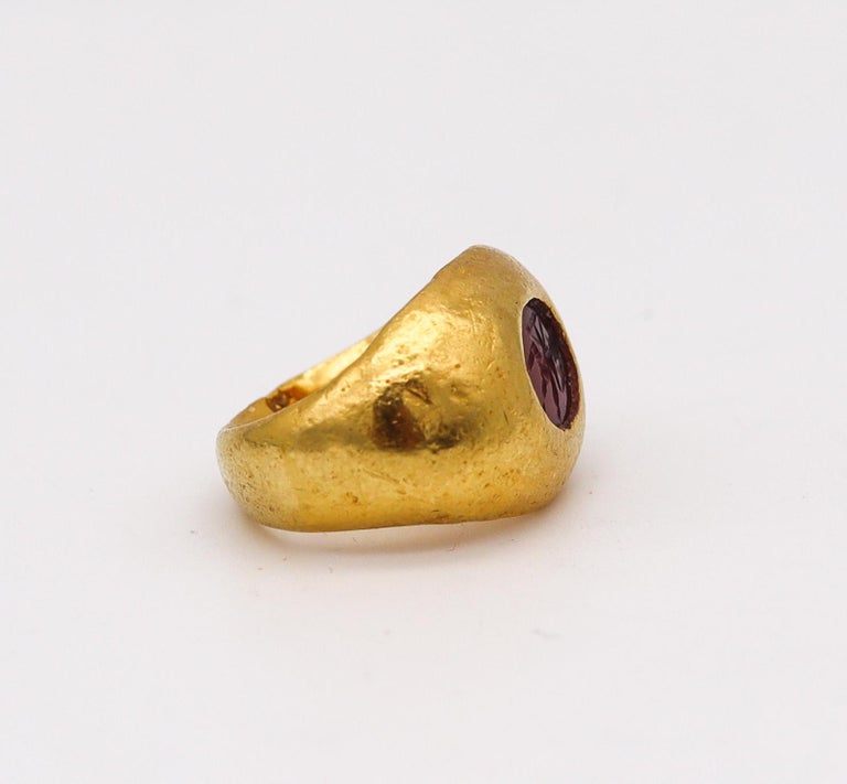 Ancient Rome 100 AD Signet Intaglio Ring 22Kt Yellow Gold with Carved ...