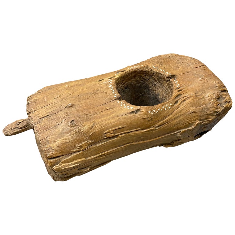Pilon à riz en bois de teck ancien Andrianna Shamaris sur 1stDibs