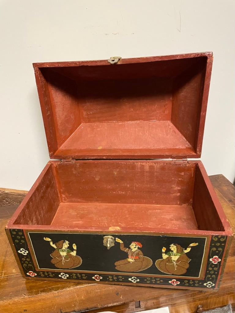 Anglo Indian Decorative Box with Painted Figures of Dancers For Sale at ...