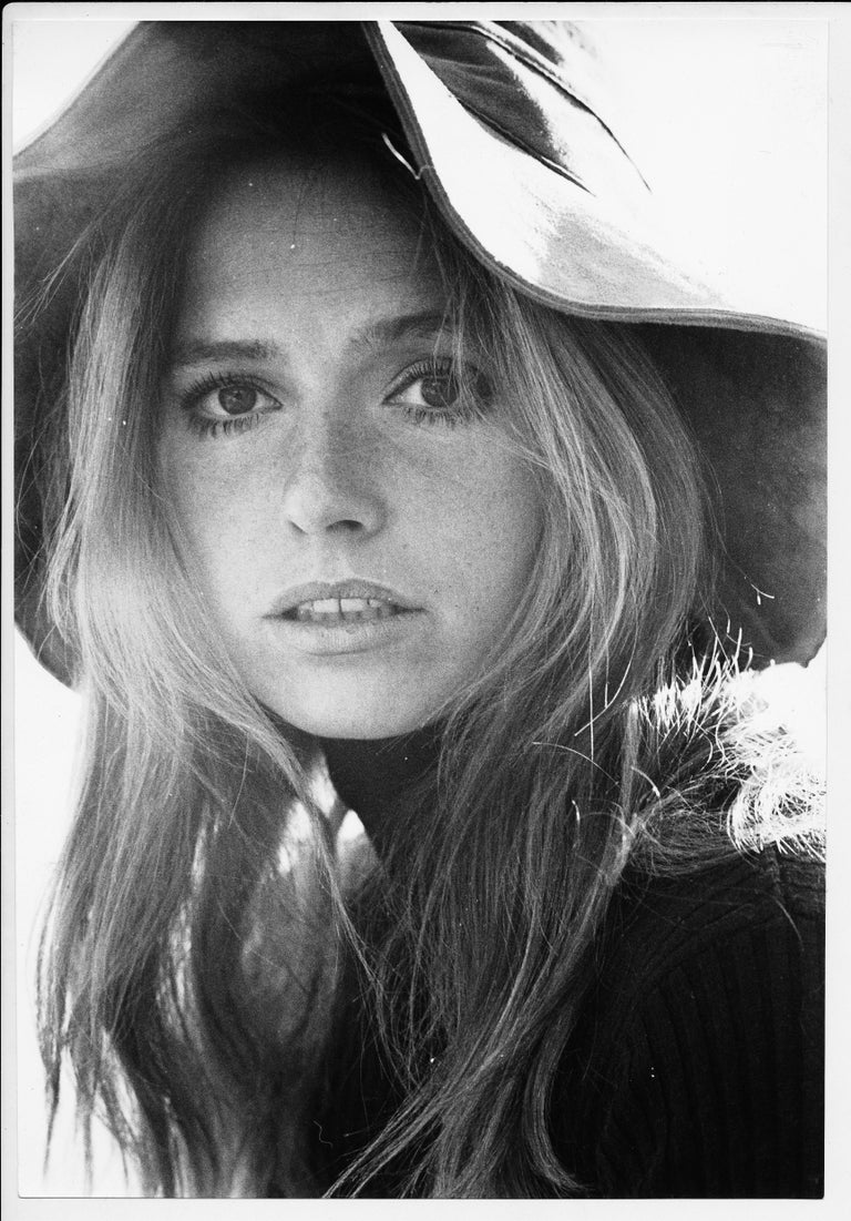 Annette Lederer - Portrait of German Actress Eva Renzi with hat against ...