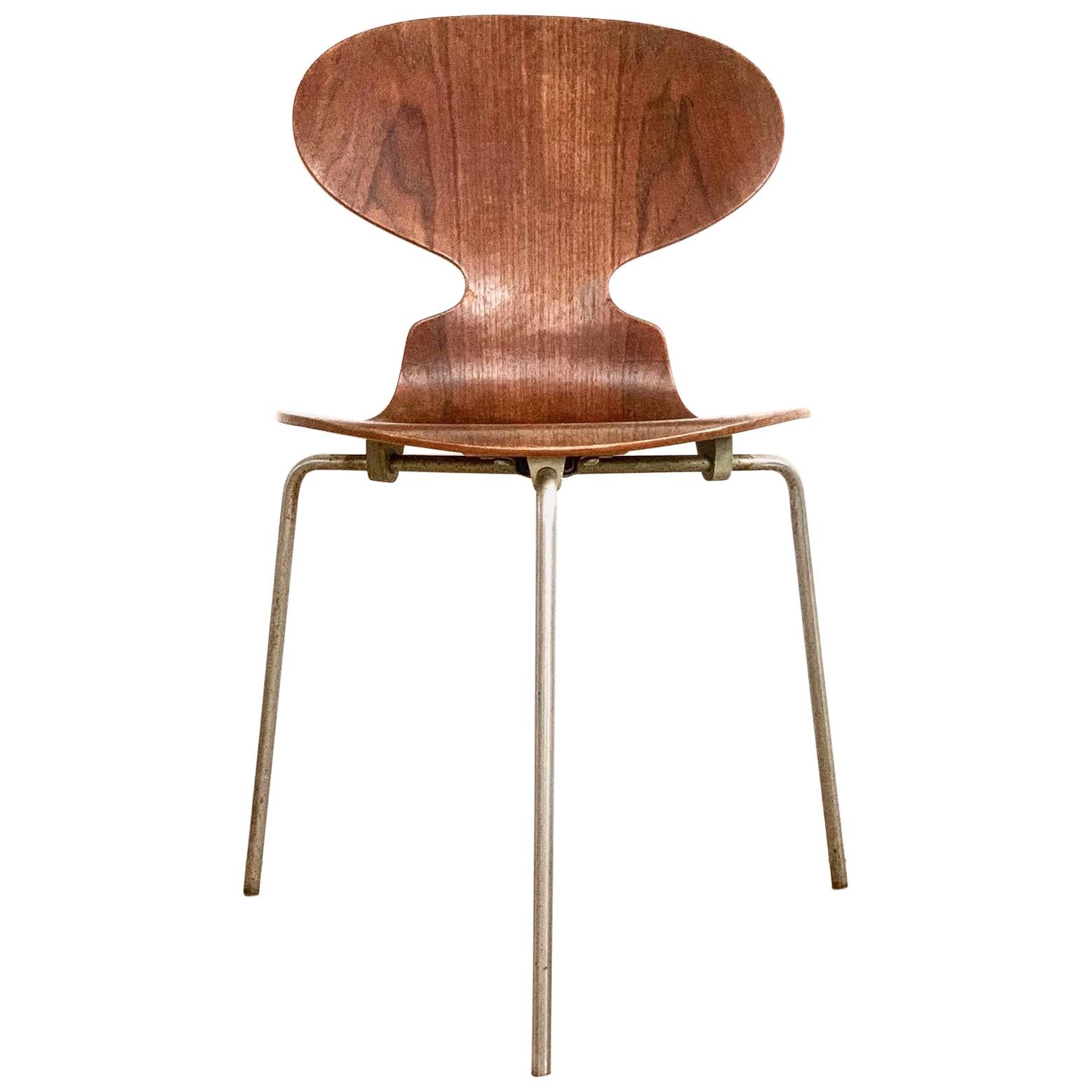 Arne Jacobsen Anniversary Set, 3 "Ant" Chairs and Table For Sale at 1stDibs