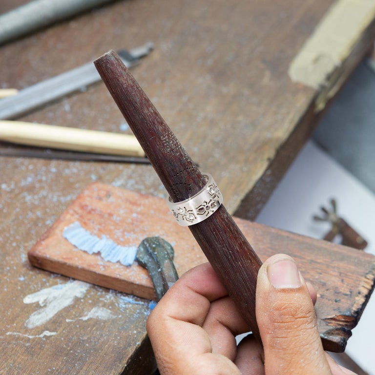 Ant Ring Laser-Cut White Gold Diamonds For Sale at 1stDibs
