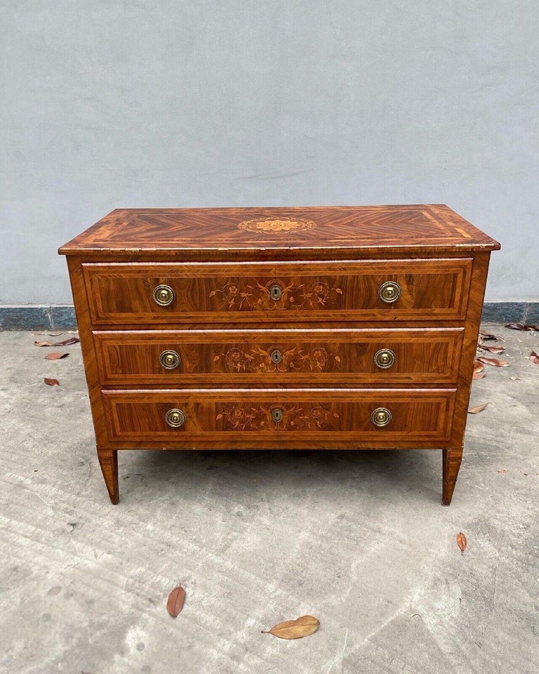 Antico Cassettone Luigi XVI - Tre Cassetti - Intarsio Floreale - XVIII ...