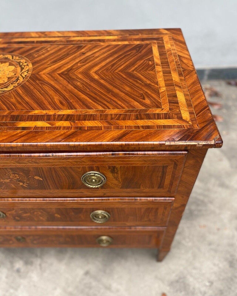 Antico Cassettone Luigi XVI - Tre Cassetti - Intarsio Floreale - XVIII ...