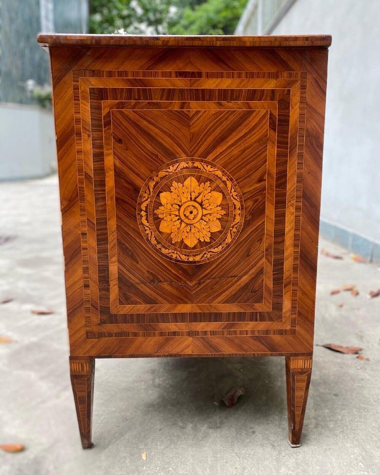 Antico Cassettone Luigi XVI - Tre Cassetti - Intarsio Floreale - XVIII ...