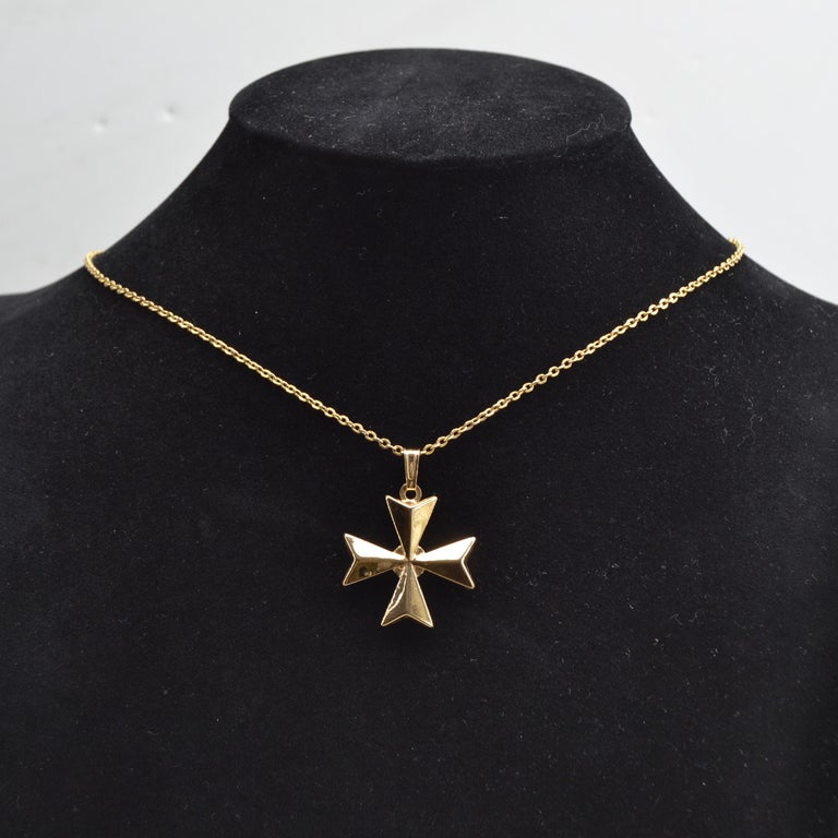 Antique 18 Karat Yellow Gold Maltese Cross Pendant For Sale at 1stDibs