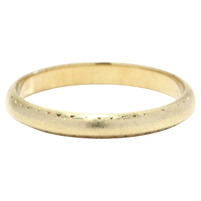 Antique 18KT Yellow Gold Engraved Wedding Band For Sale at 1stDibs