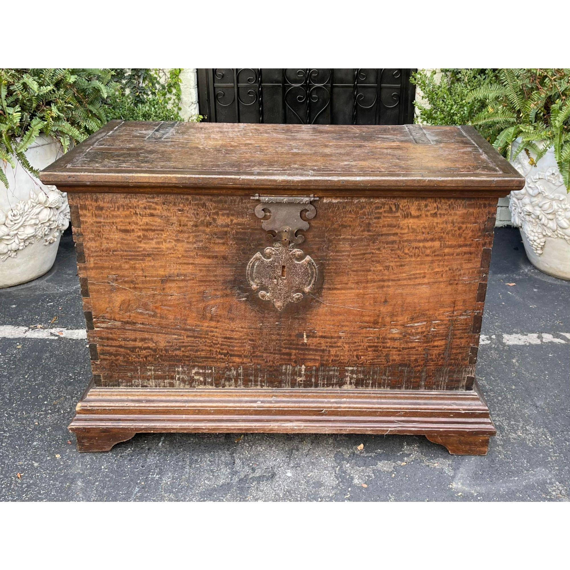 Antique 18th Century Spanish Colonial Rustic Trunk For Sale at 1stDibs