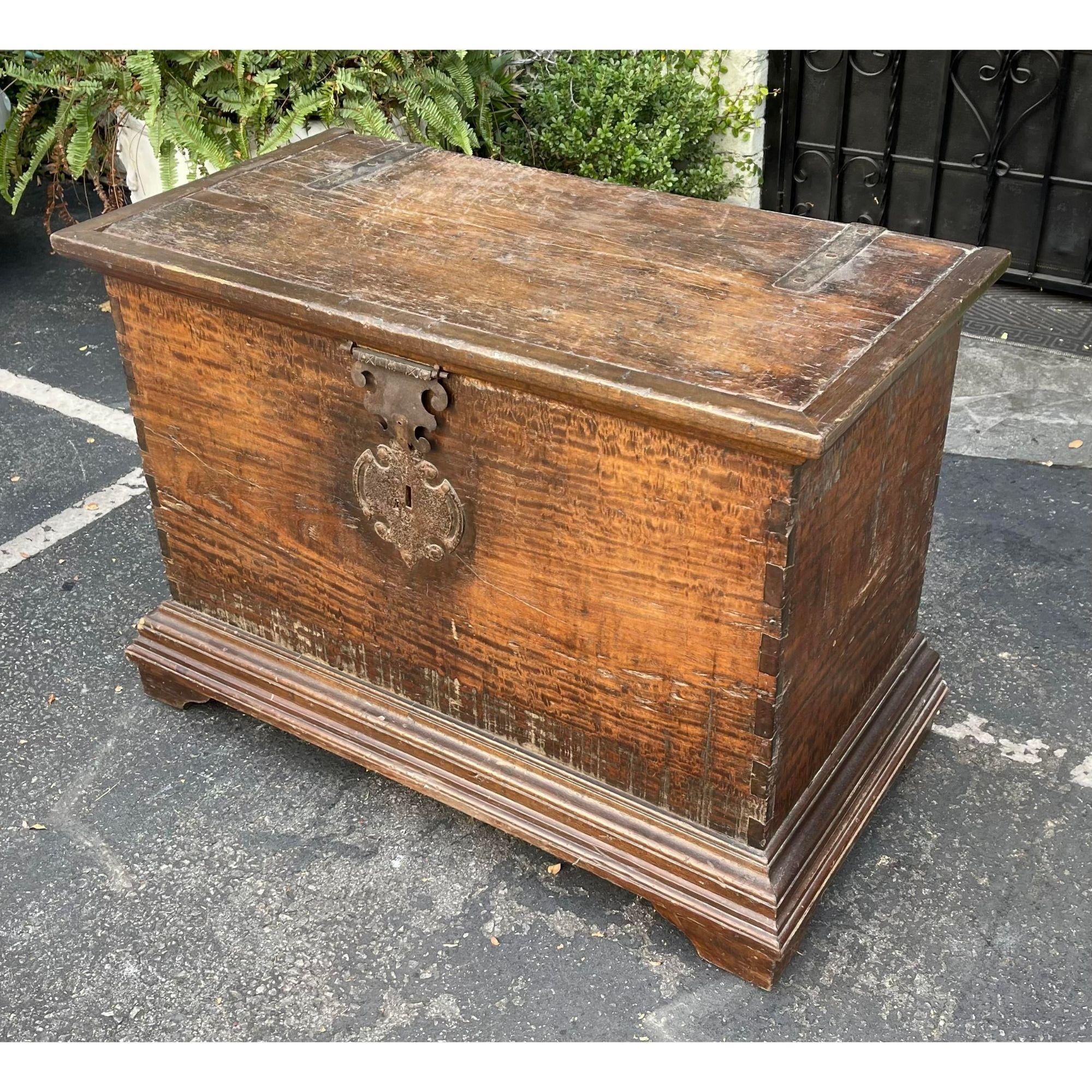 Antique 18th Century Spanish Colonial Rustic Trunk For Sale at 1stDibs