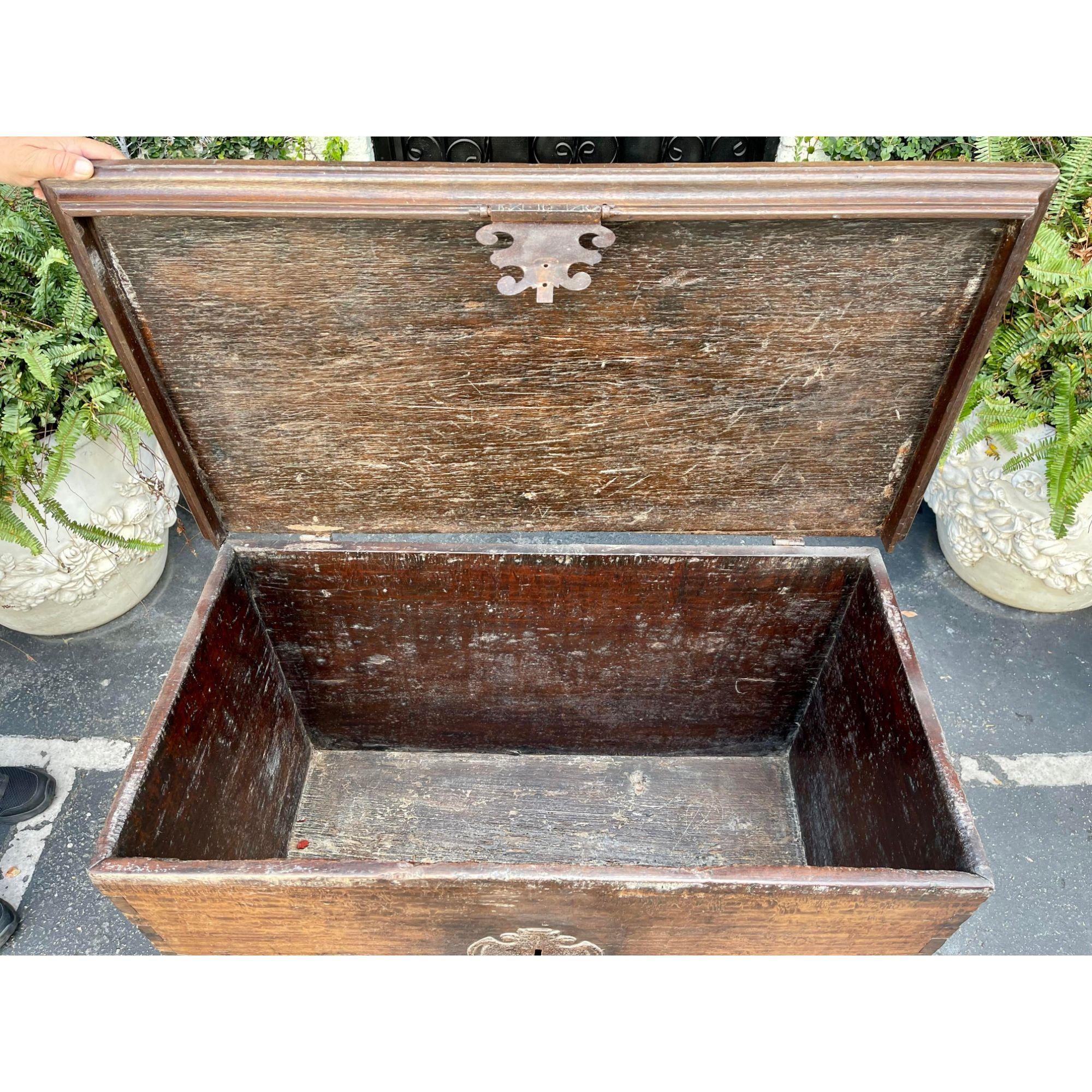 Antique 18th Century Spanish Colonial Rustic Trunk For Sale at 1stDibs