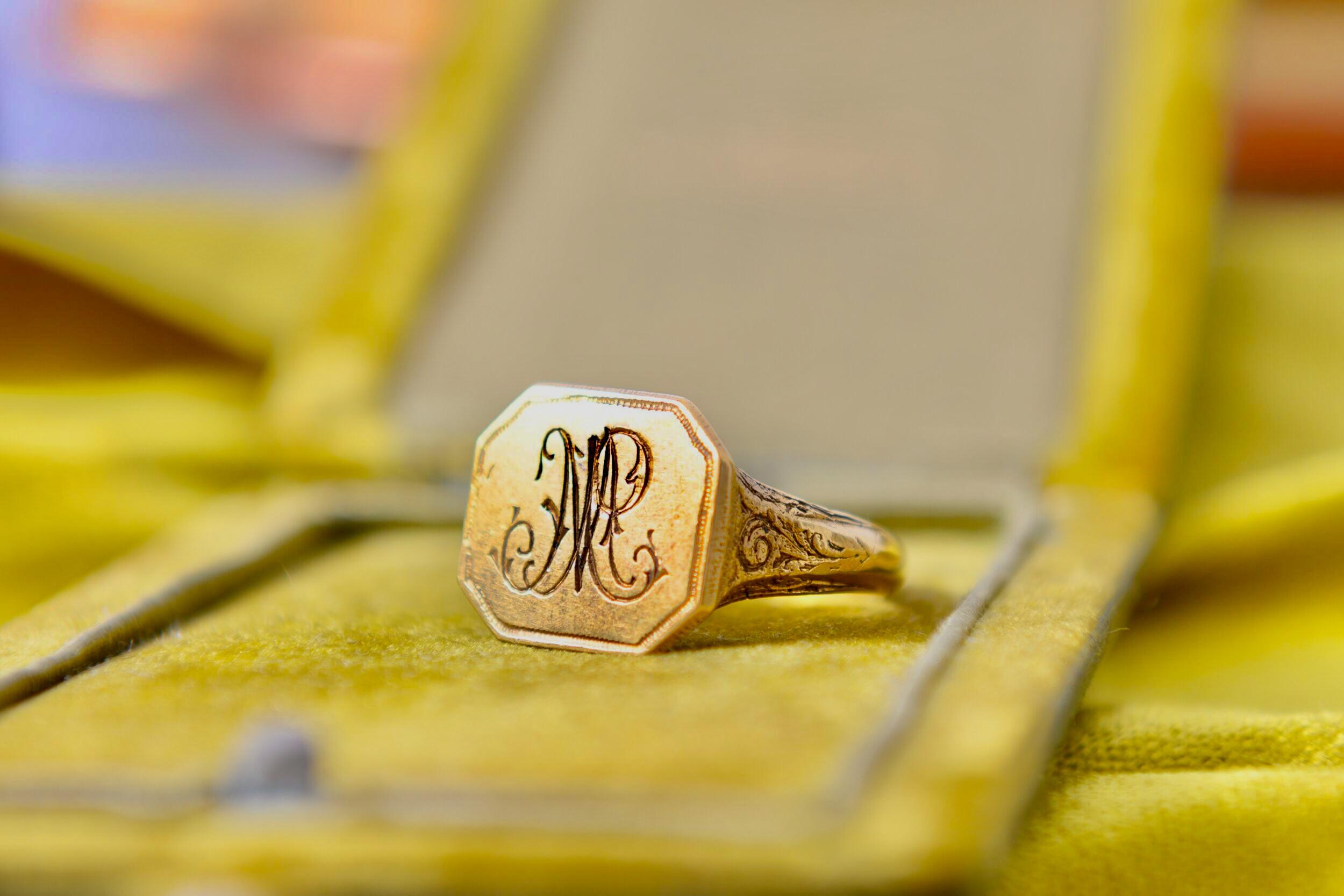 Antique, 18th Century, Gold Signet Ring at 1stDibs | elizabethan signet ...