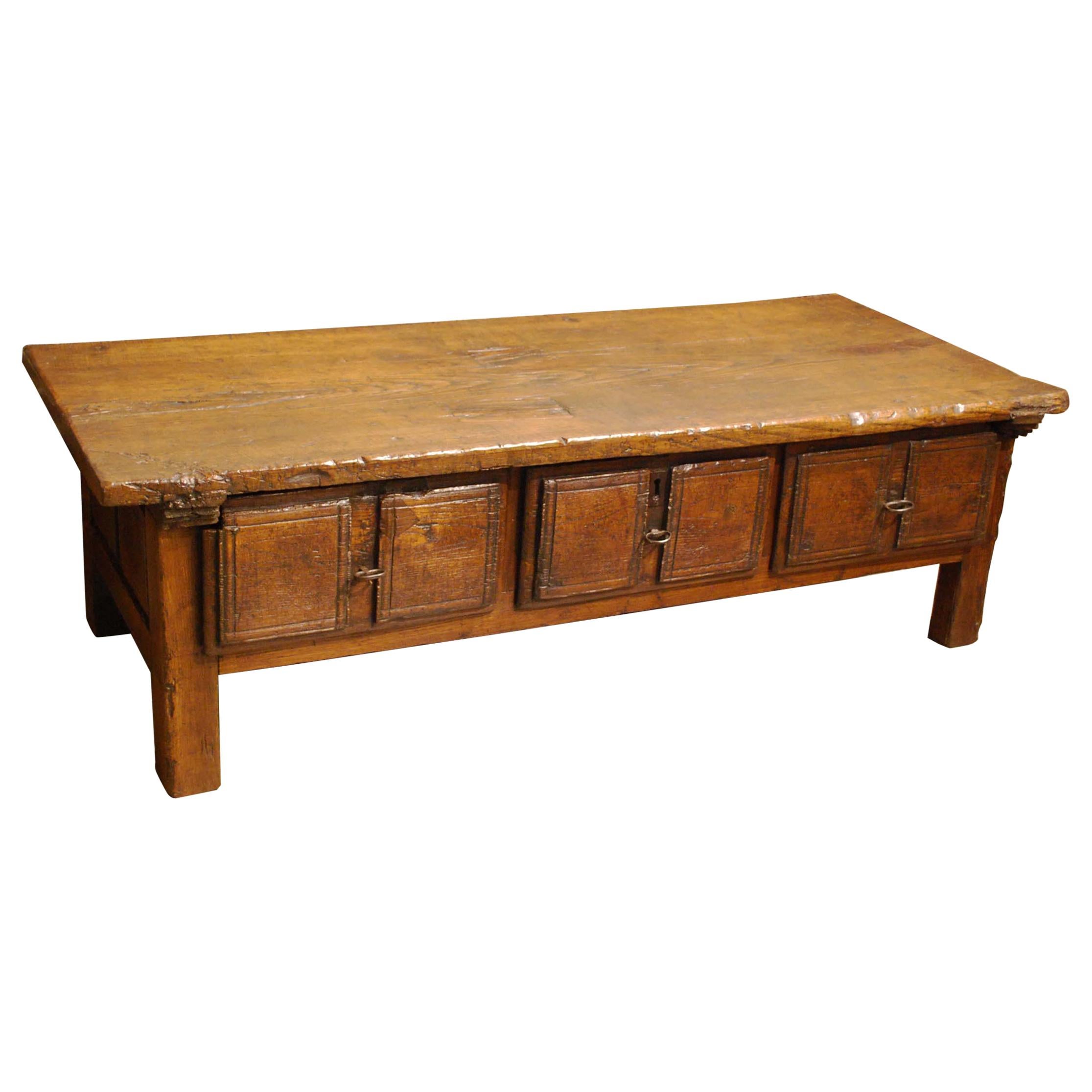 Antique 18th-Century Rustic Spanish Honey Color Chestnut Coffee Table ...