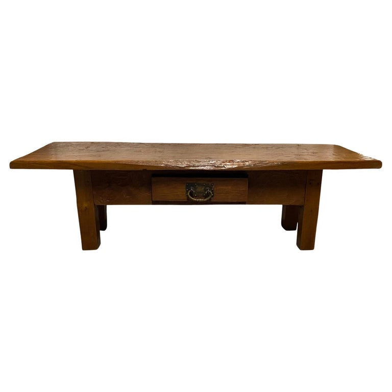 Table basse ancienne en bois rustique du 18e siècle avec deux tiroirs ...