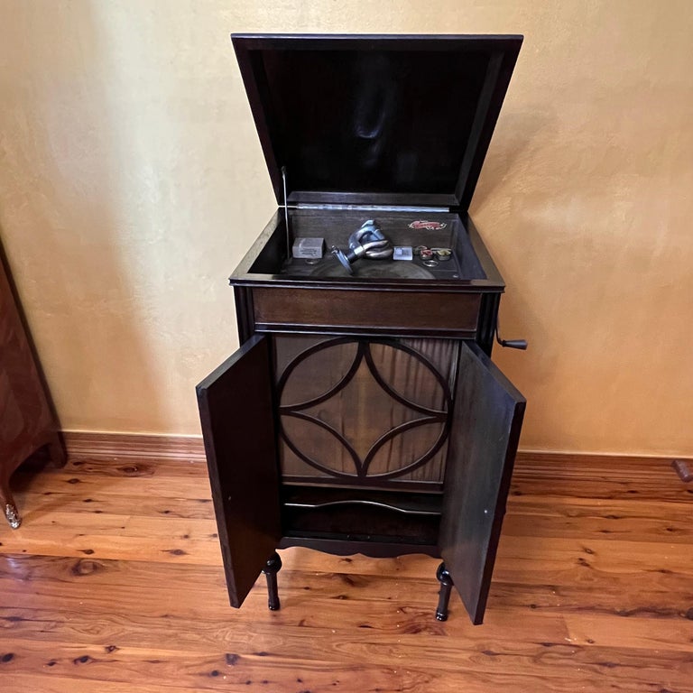 Antique 1920s Enclosed Gramophone For Sale at 1stDibs