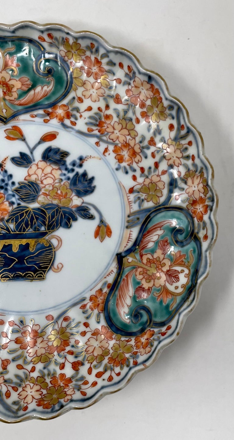 Antike japanische Imari-Porzellanschale mit Wellenschliff aus dem 19 ...