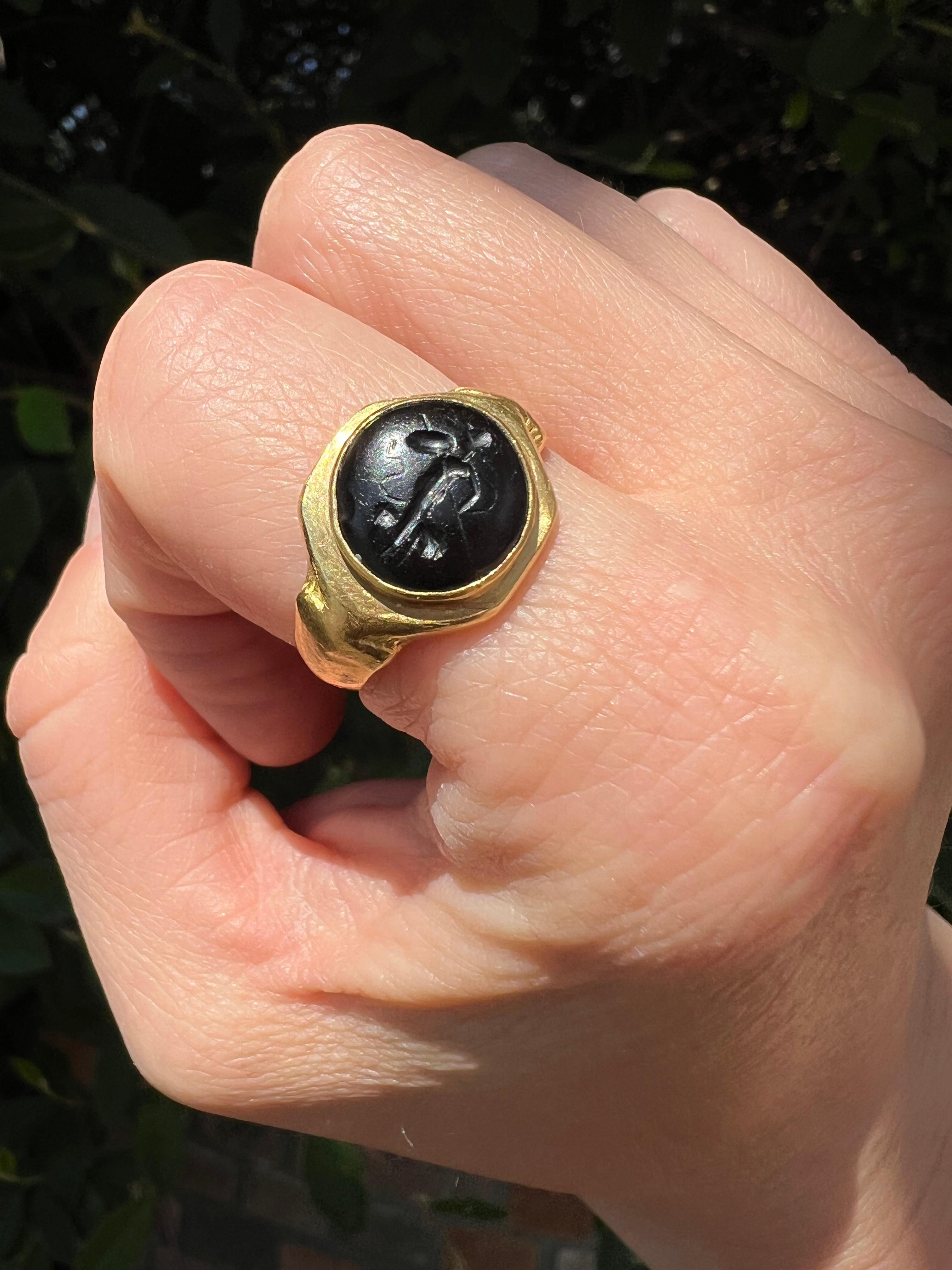 Antique 19th century onyx signet ring depicting Athena For Sale at 1stDibs