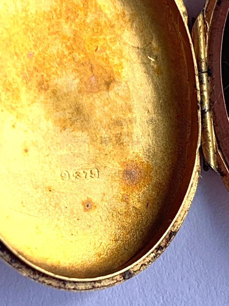 Antique 9ct Gold Locket For Sale at 1stDibs