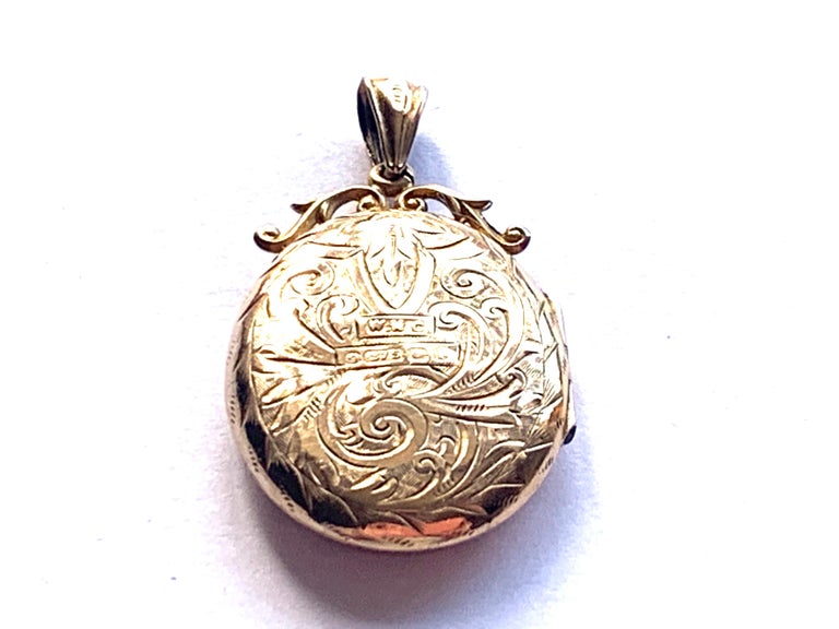 Antique 9ct Gold Locket For Sale at 1stDibs