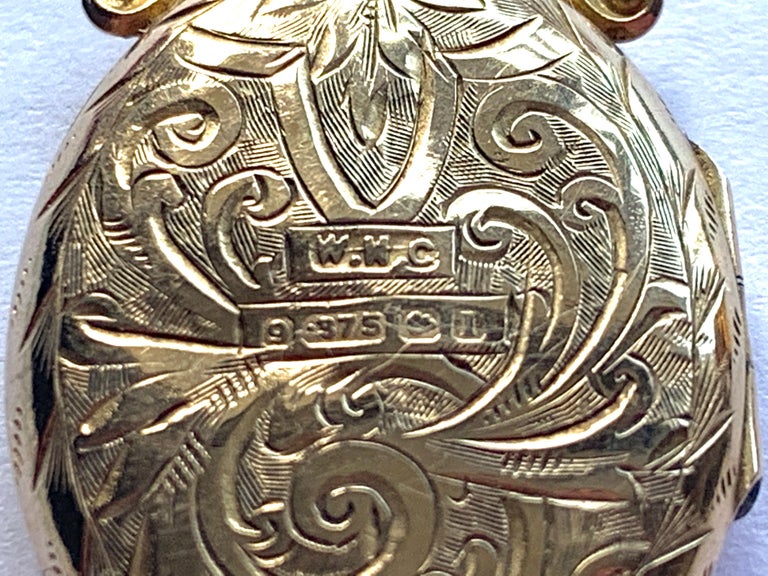 Antique 9ct Gold Locket For Sale at 1stDibs