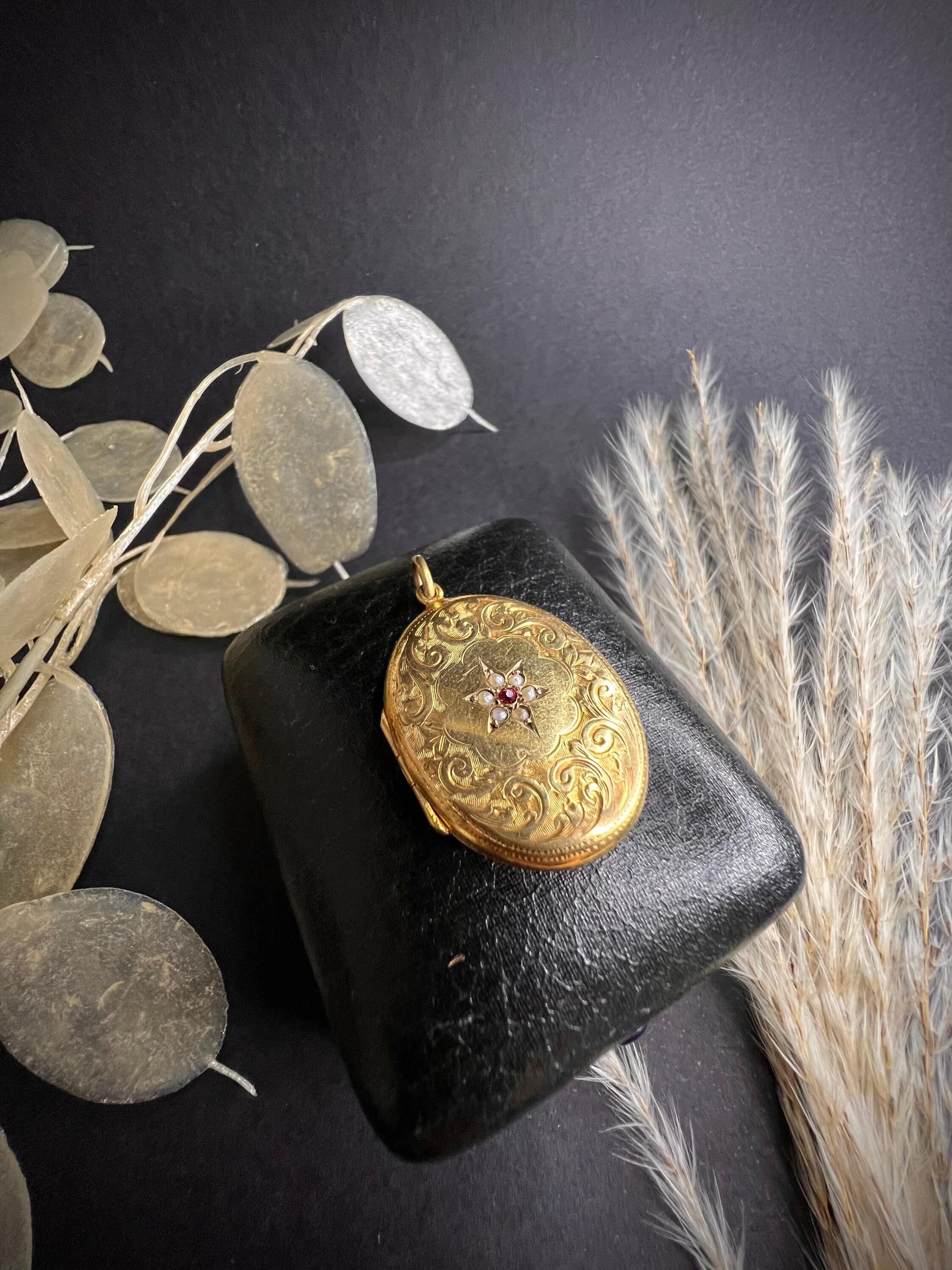 Antique 9ct Gold Victorian Oval Locket For Sale at 1stDibs
