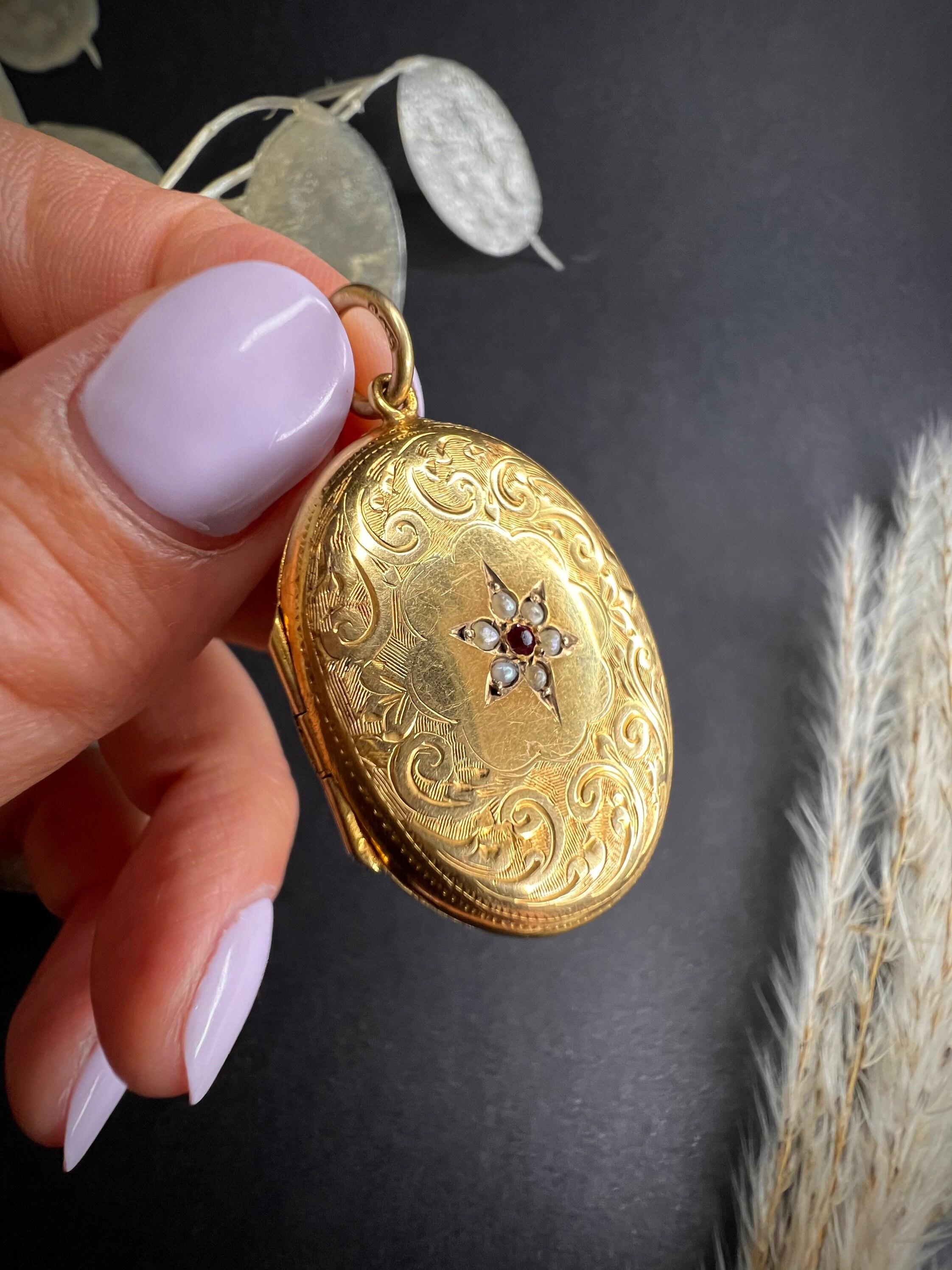 Antique 9ct Gold Victorian Oval Locket For Sale at 1stDibs