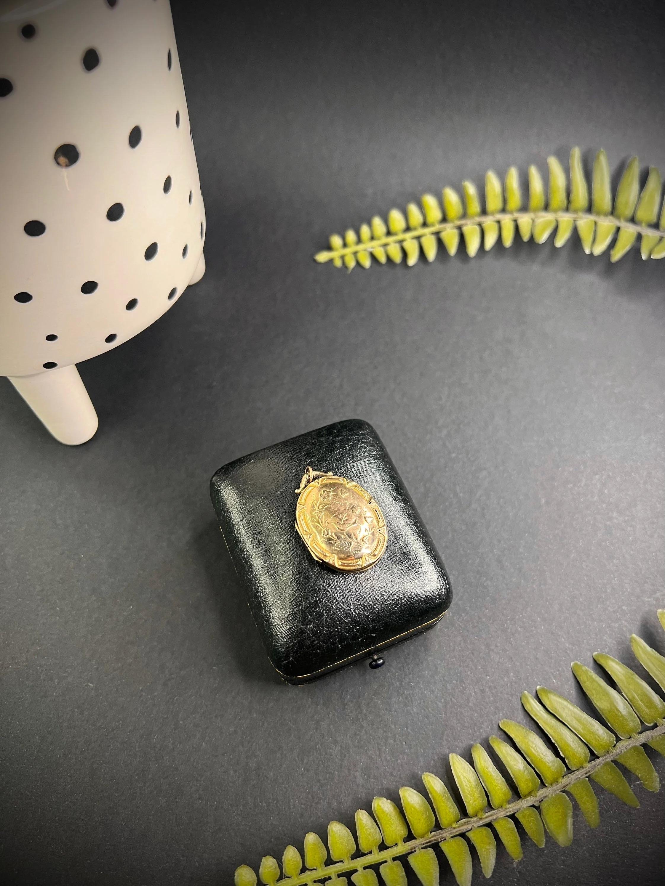 Antique 9ct Rose Gold Back and Front Edwardian Oval Locket For Sale at ...