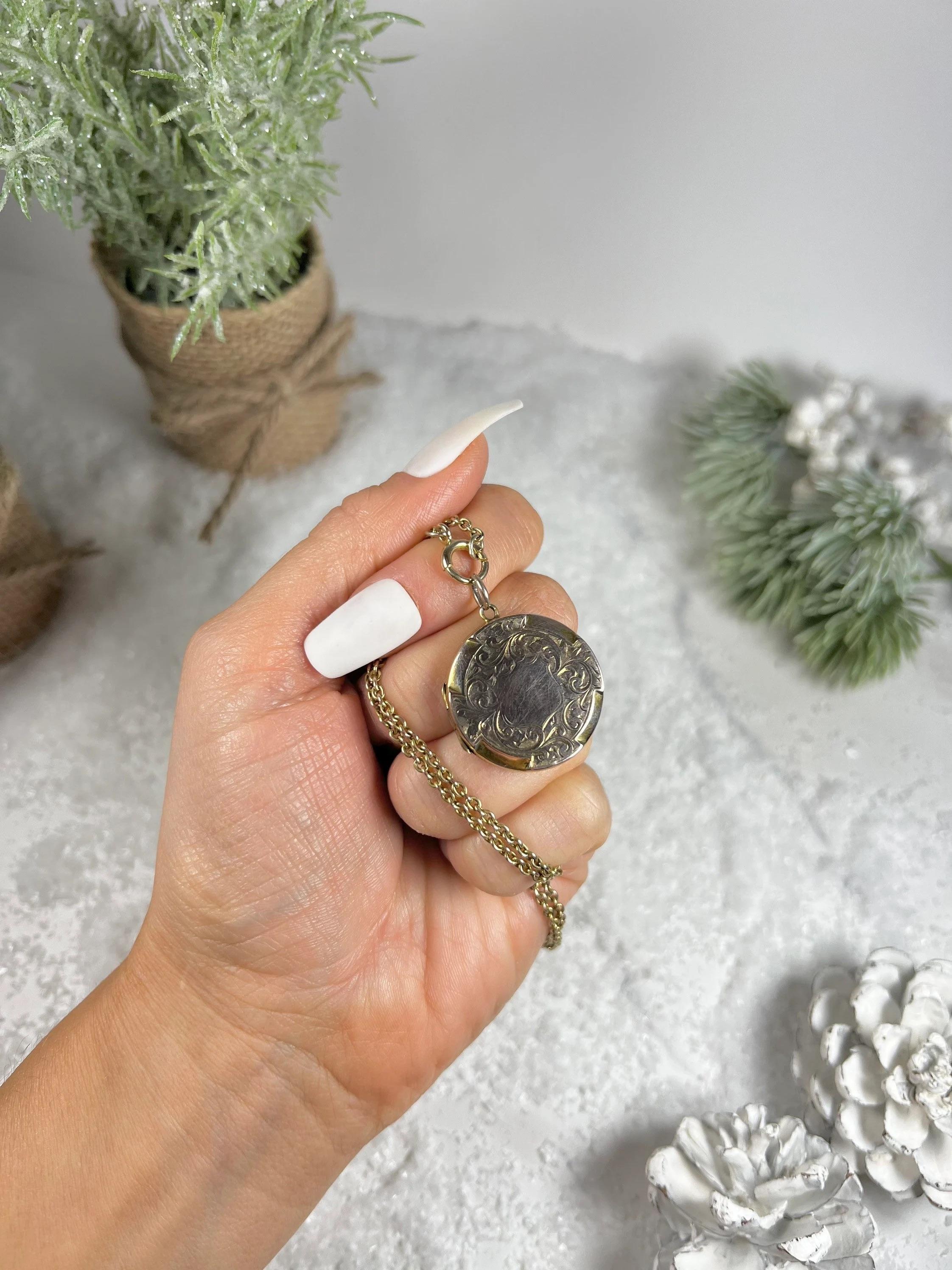 Antique 9ct Rose Gold Back and Front Victorian Round Locket For Sale at ...