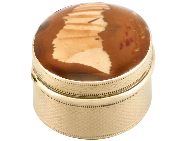 Antique Agate and Yellow Gold Pill Box For Sale at 1stDibs