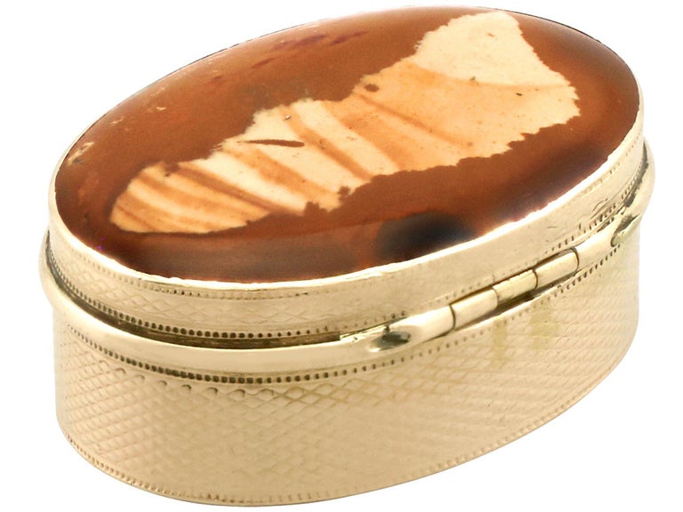 Antique Agate and Yellow Gold Pill Box For Sale at 1stDibs