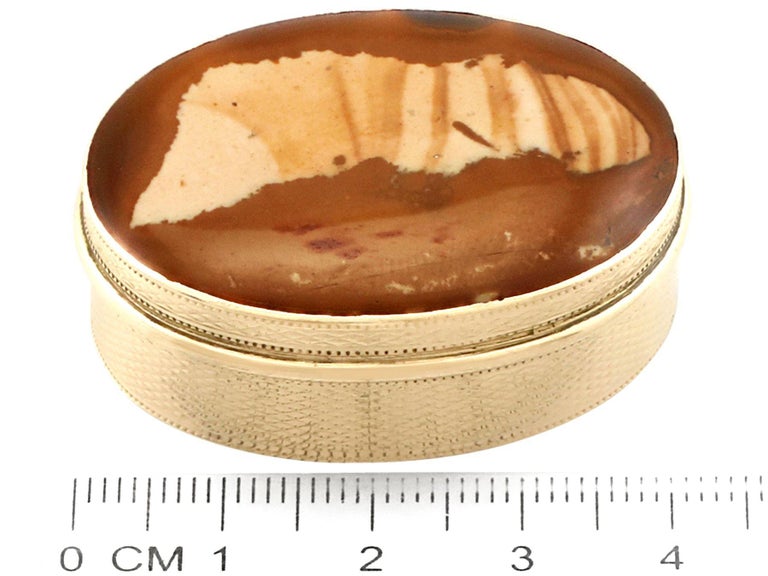 Antique Agate and Yellow Gold Pill Box For Sale at 1stDibs