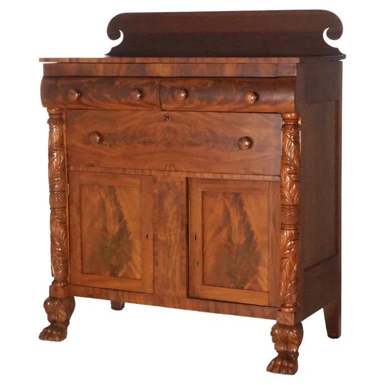 Ancienne commode Empire américaine en acajou sculpté en forme de flamme ...