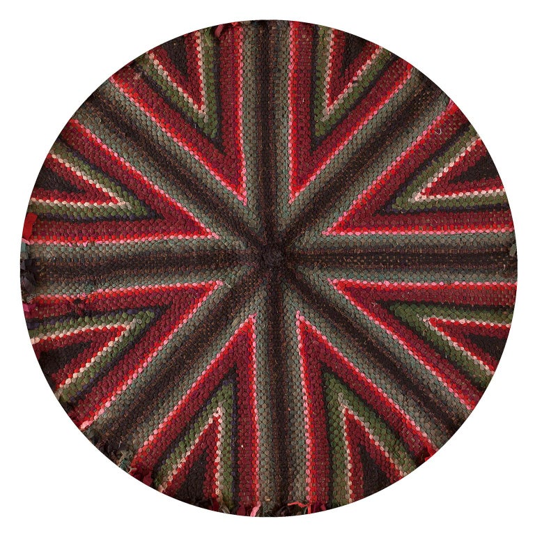 Late 19th Century American Shaker Round Rag Rug ( 3'6" x 3'6" - 106 x ...