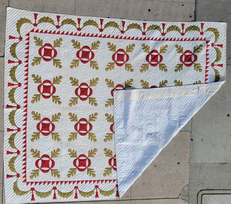 Antique Applique Quilt with Swag Border For Sale at 1stDibs