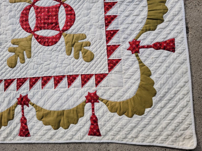 Antique Applique Quilt with Swag Border For Sale at 1stDibs