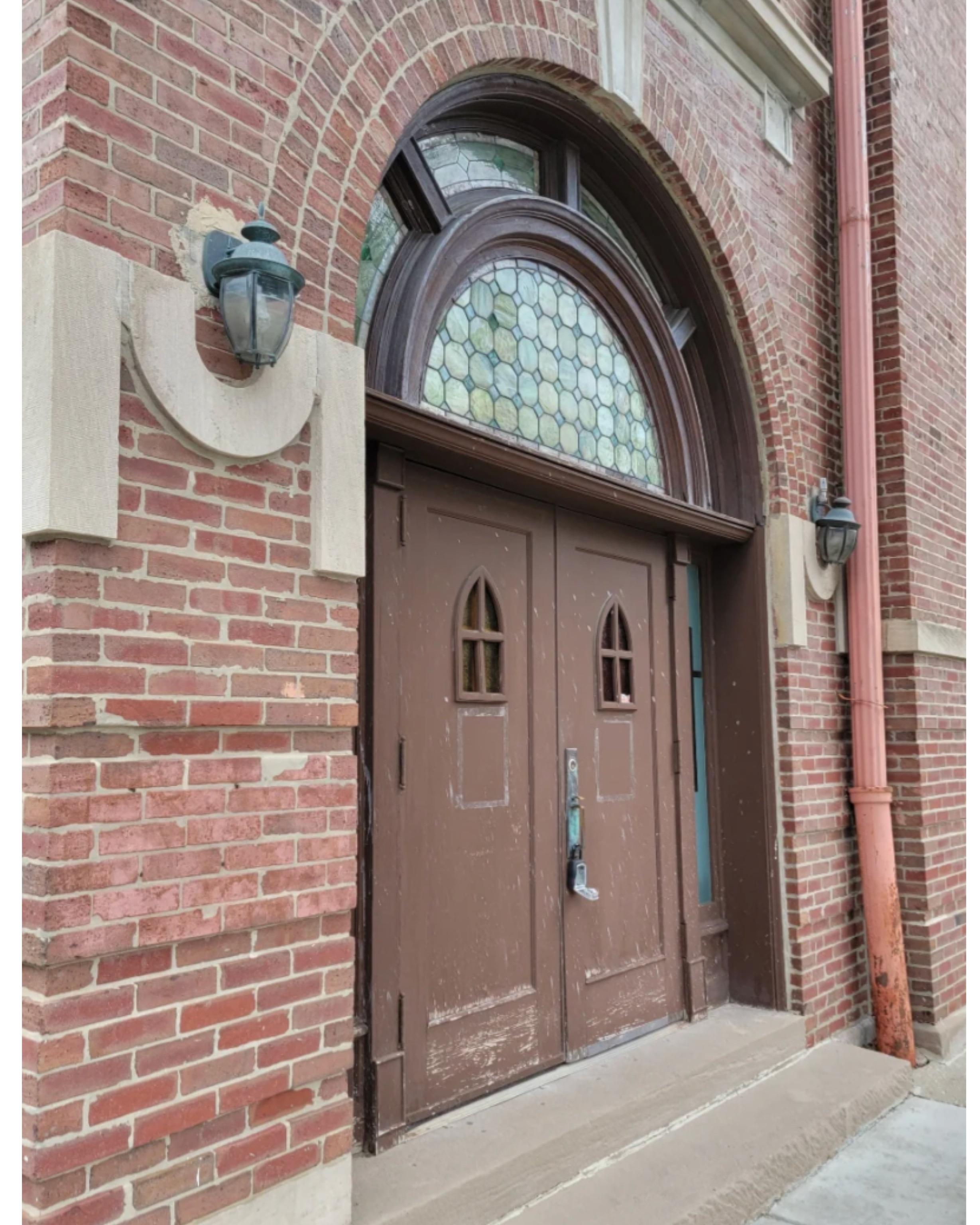 Antique Salvaged Double Oak Entryway Doors For Sale at 1stDibs
