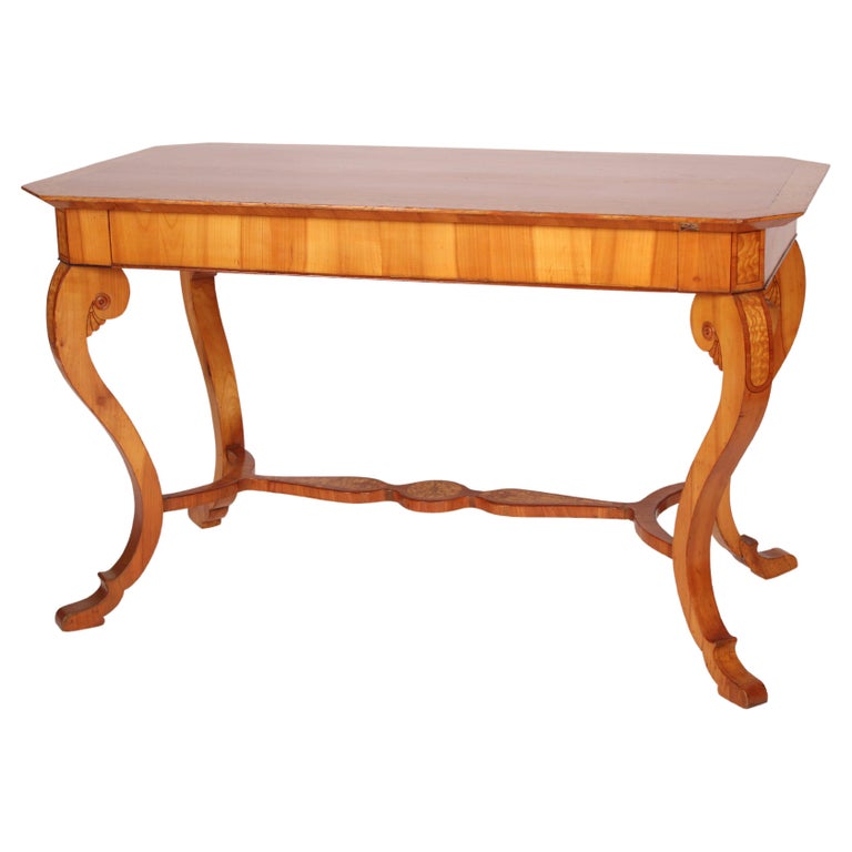 Antiker Schreibtisch im Biedermeier-Stil im Angebot bei 1stDibs