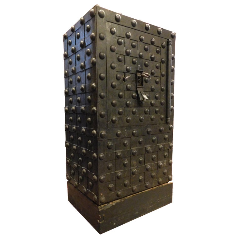 Antique Black Safe, Strongbox in Wood and Iron, Original Keys, 17th ...