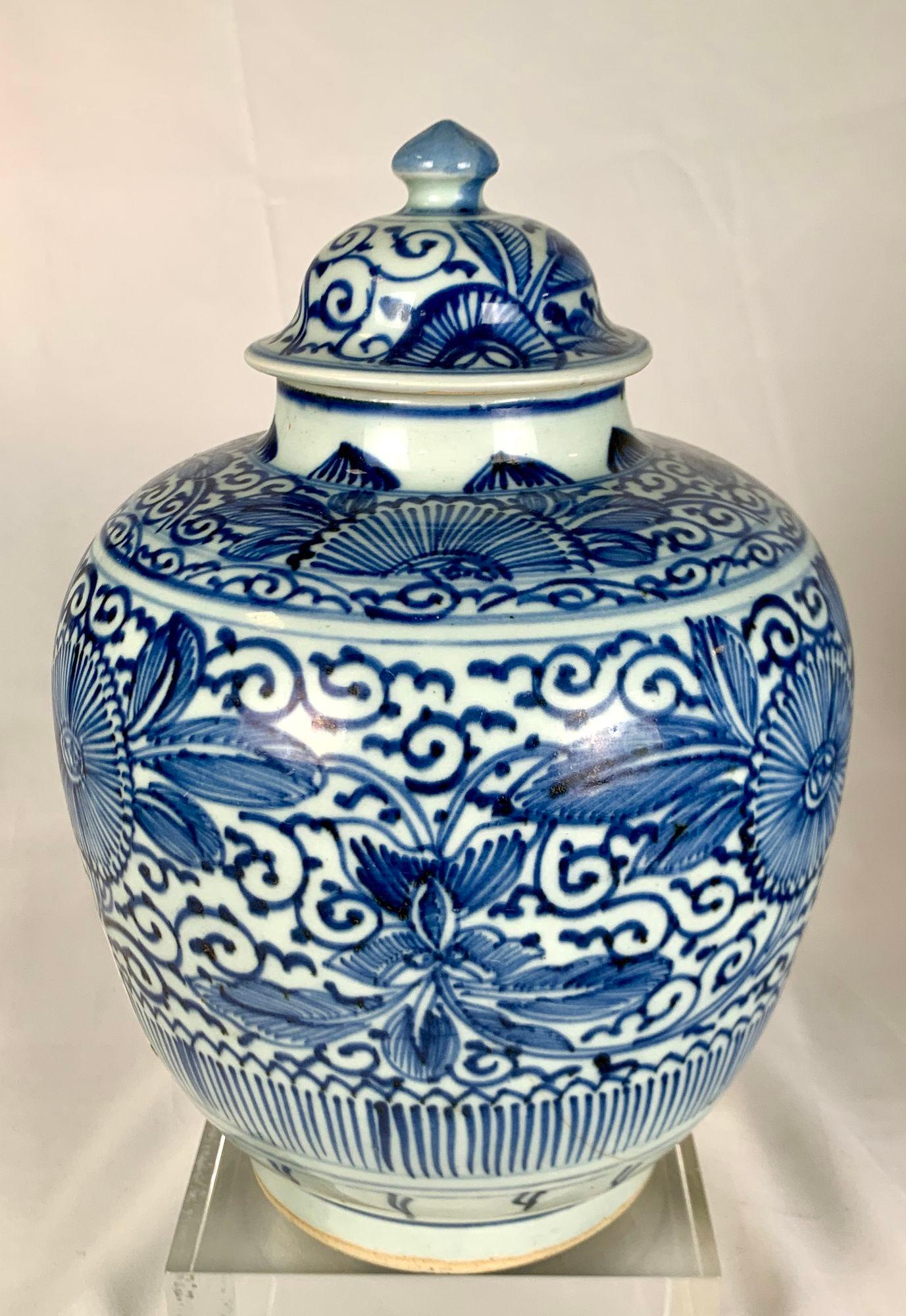 Antique Blue and White Chinese Porcelain Jar Ming Dynasty Mid-17th ...