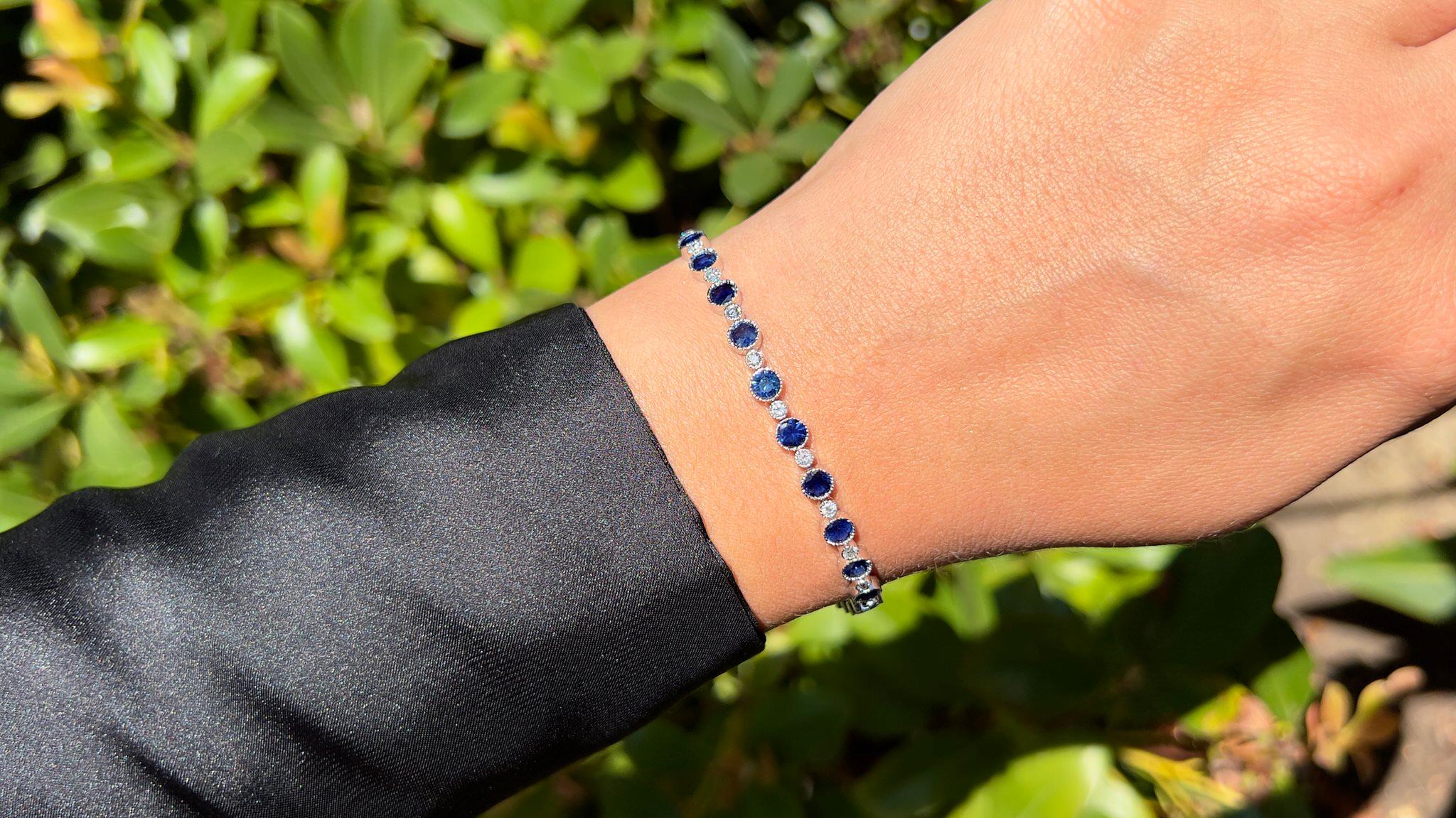 Antique Blue Sapphires and Diamonds Tennis Bracelet 6 Carats 18K White Gold For Sale at 1stDibs