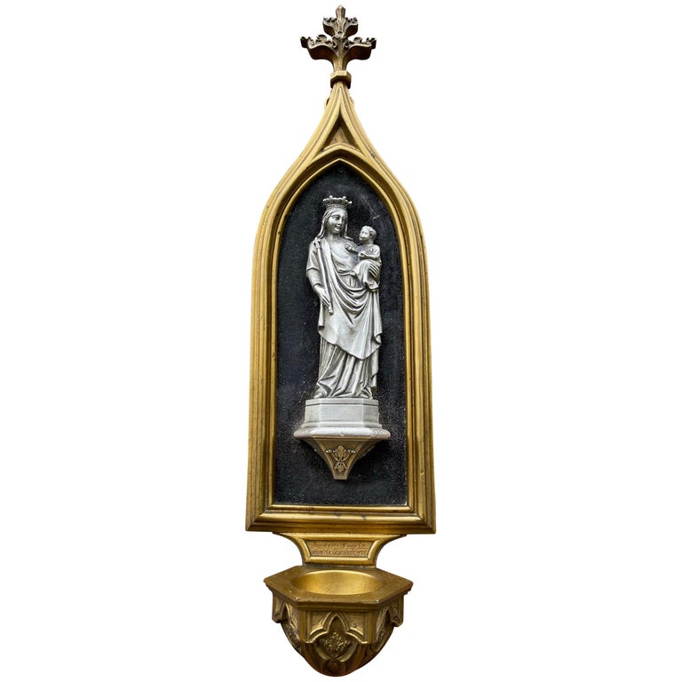 Chapelle murale gothique en bronze ancien avec Sculpture et bouteille d ...