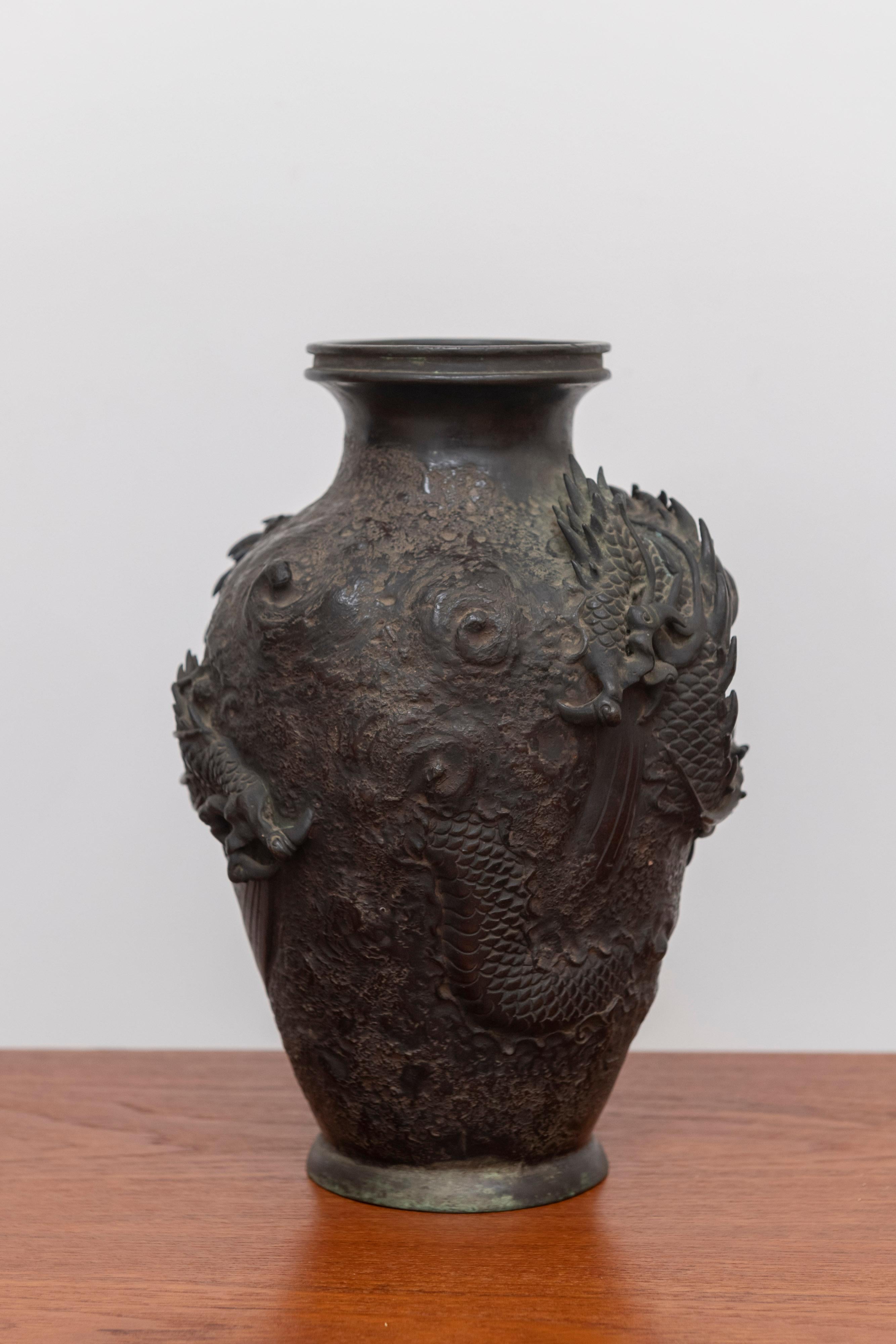 Antique Bronze Vase from the Meiji Empire For Sale at 1stDibs