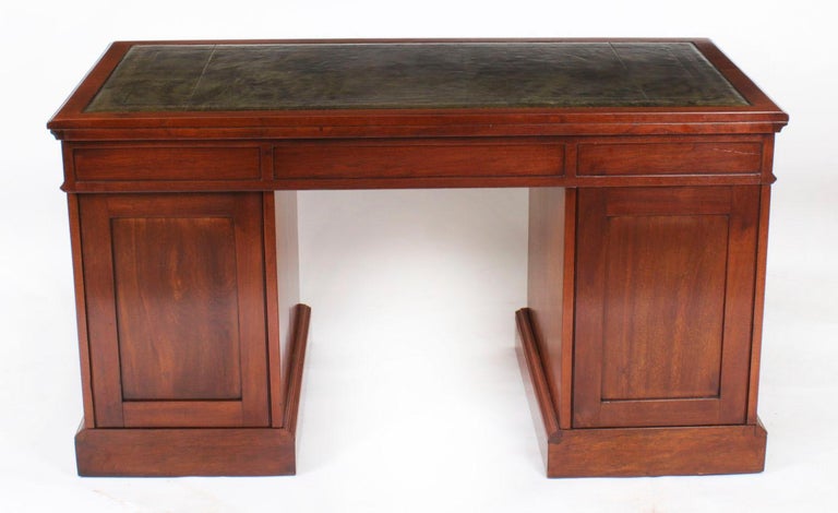 Antique Burr Walnut Pedestal Desk by Gillow and Co 19th Century For ...