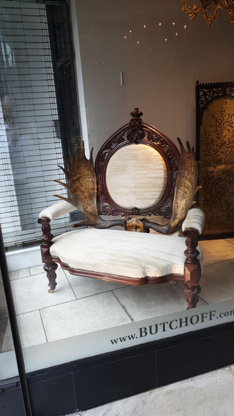 Antique Carved Throne Design with Scottish Deer Antlers For Sale at 1stDibs