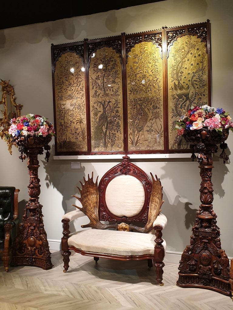 Antique Carved Throne Design with Scottish Deer Antlers For Sale at 1stDibs