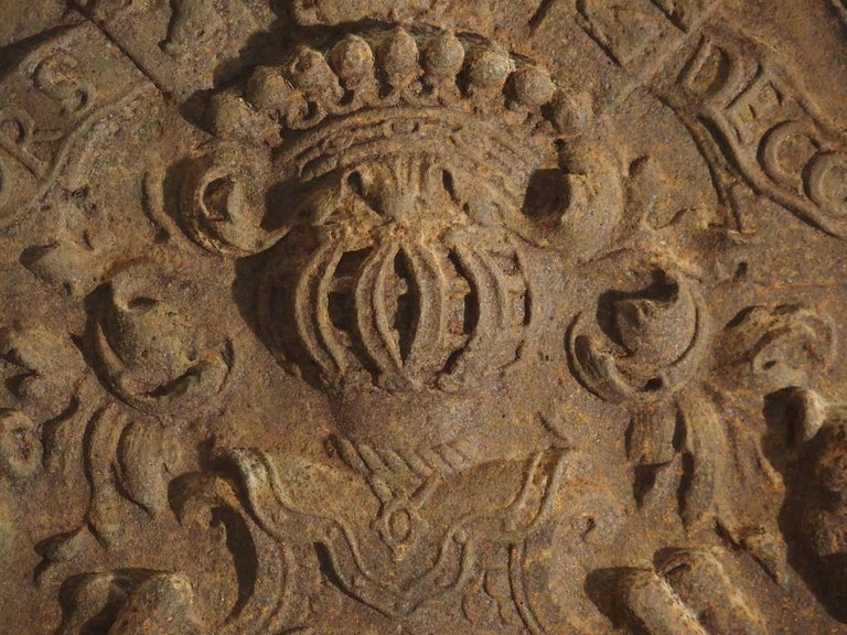 Antique Cast Iron Coat of Arms Fireback, ‘Mors Aut Vita Decora’ at 1stDibs