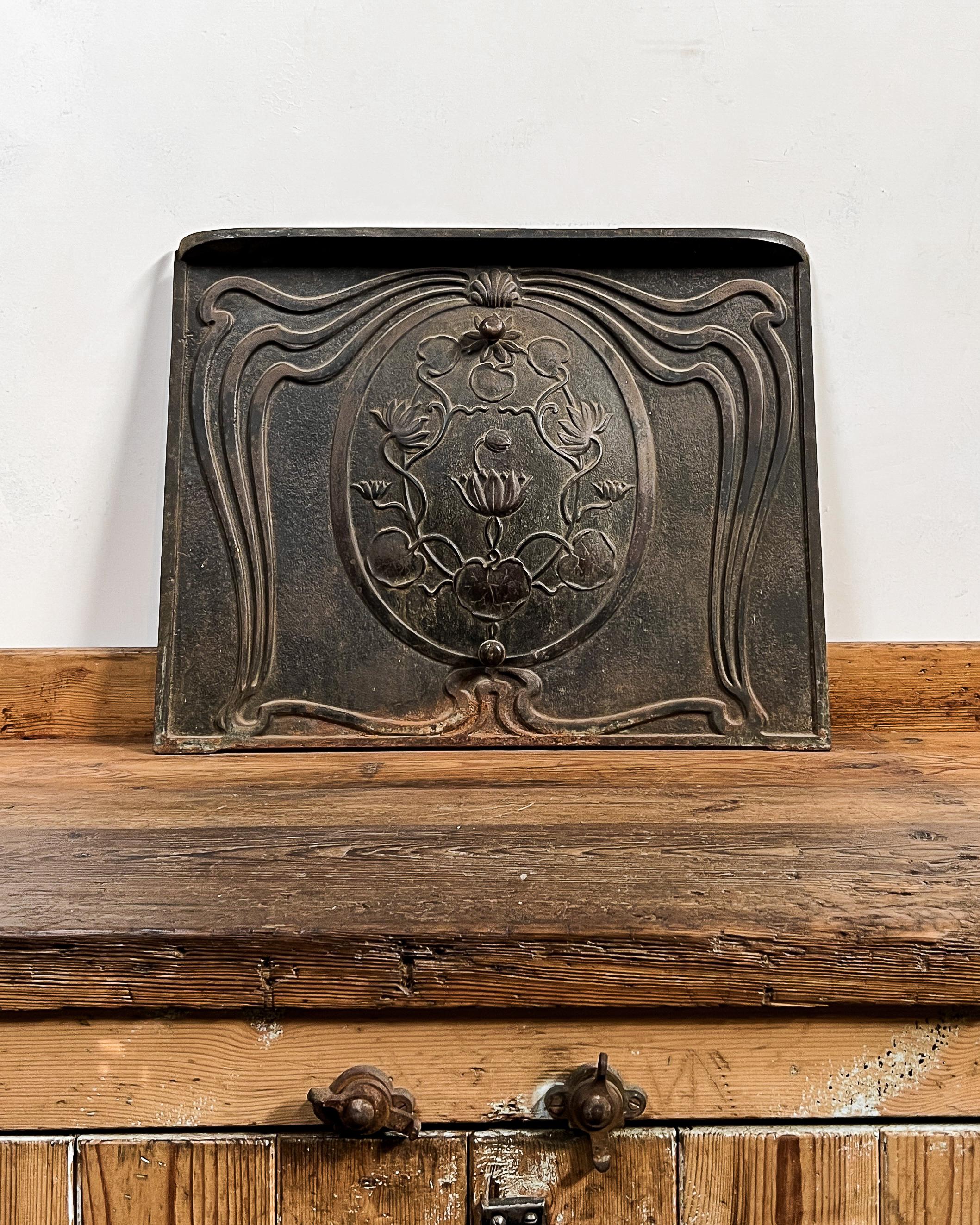 Antique Cast Iron Fireback For Sale at 1stDibs