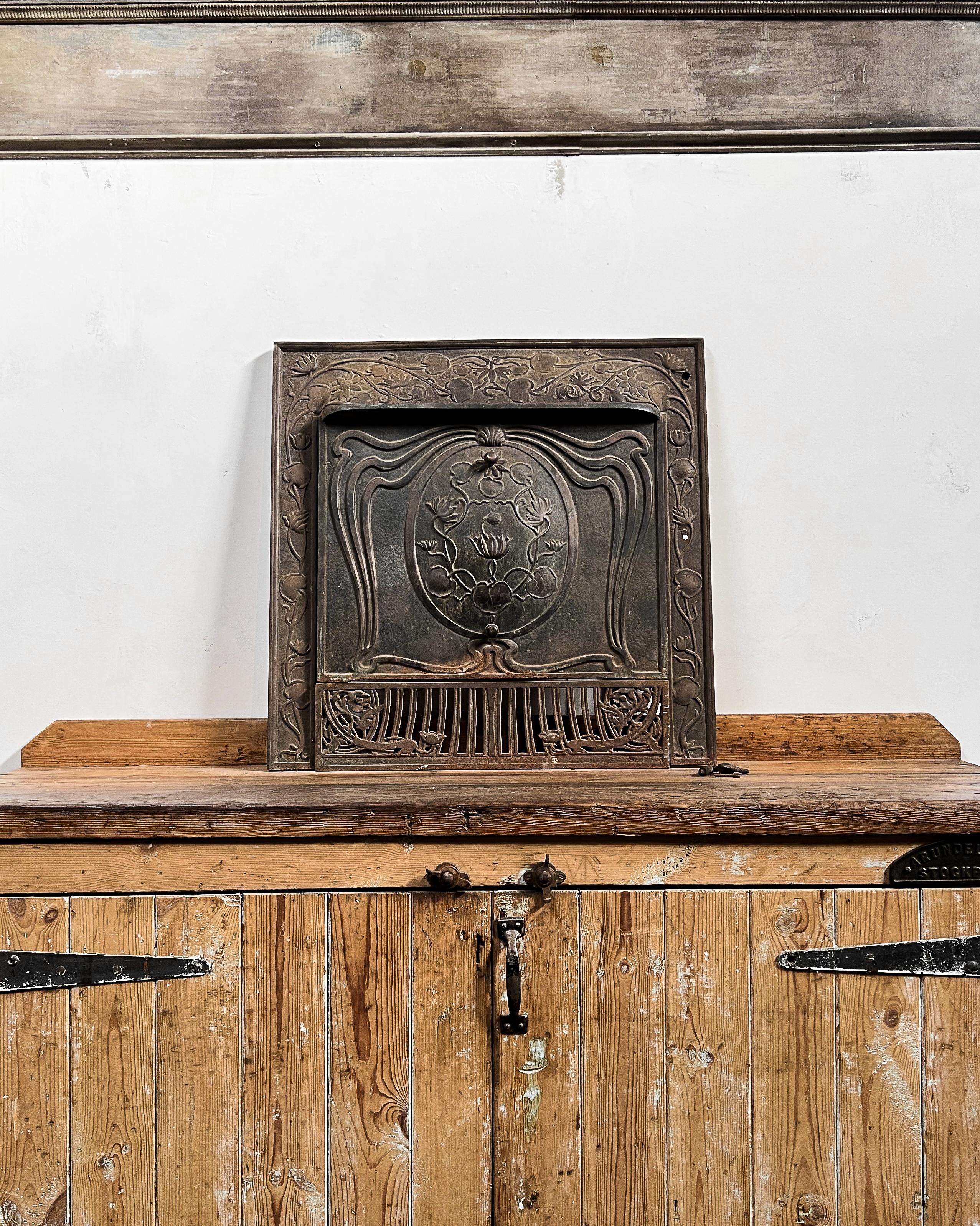 Antique Cast Iron Fireback For Sale at 1stDibs