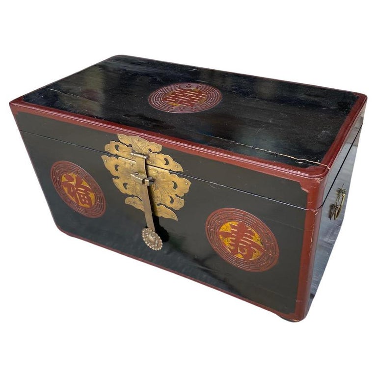 Antique Chinese Black and Red Lacquered Chest For Sale at 1stDibs