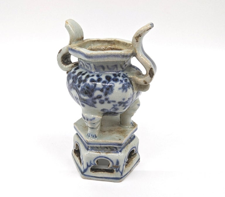 Antique Chinese Blue and White Porcelain Tripod Censer Monster Paw Feet ...