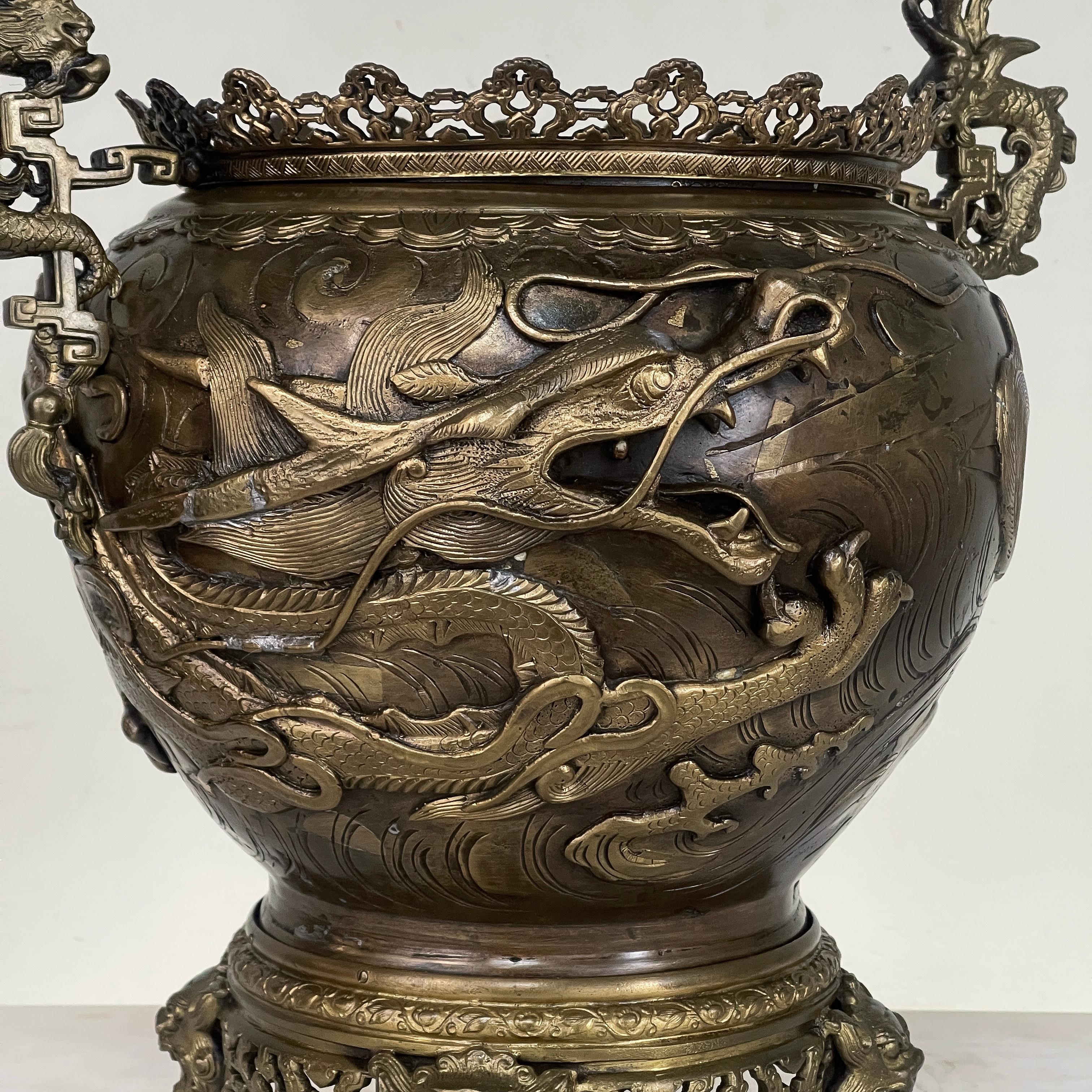 Antique Chinese Bronze Jardiniere, Decorative Planter For Sale at 1stDibs